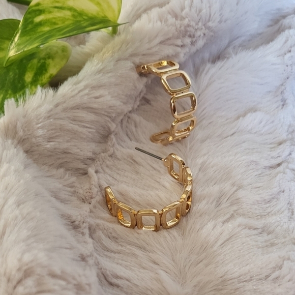Impressions901 | Jewelry | Alexa Gold Square Chain Design Open Hoops ...